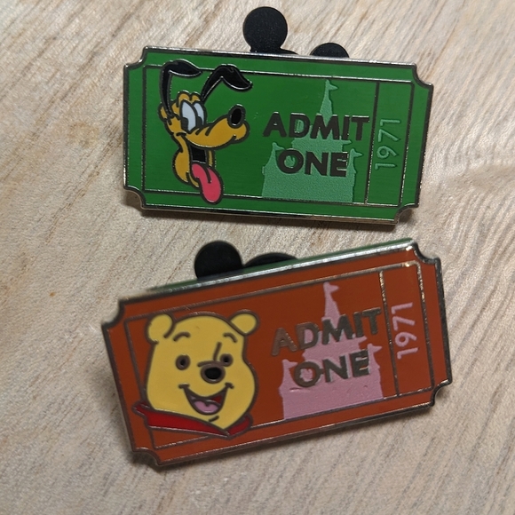 Disney | Jewelry | Winnie The Pooh And Ploto 21 Limited Release Disney ...